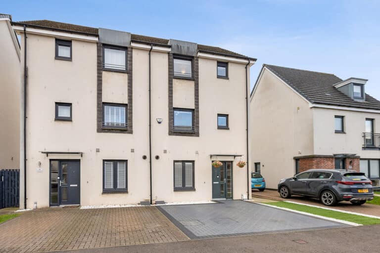 4 bedroom property for sale, Crofton Avenue, Renfrew - 48e8e7ec-4e10 ...